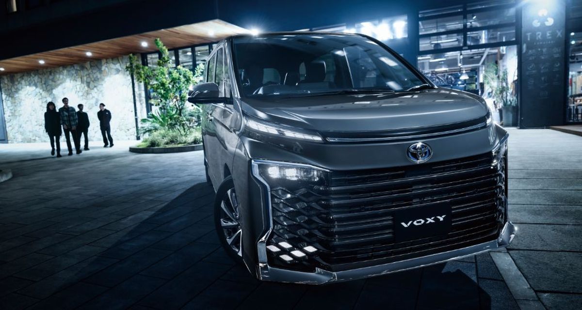 【2025年 新型ヴォクシー徹底解剖】マイナーチェンジでどう変わる？発売日・価格・装備・デザインの最新情報 | CAR NEWS JAPAN